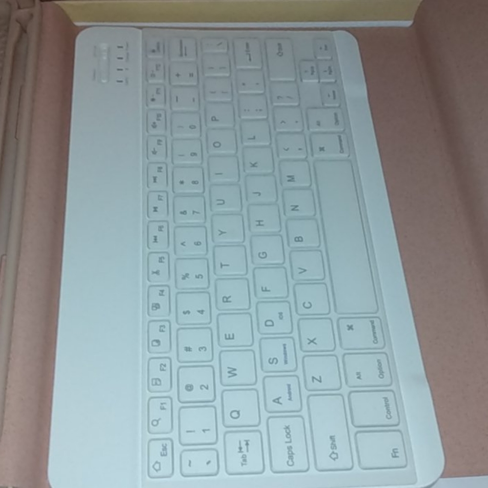 Wireless Keyboard For Ipad. Blue Tooth Equipped. - Gem